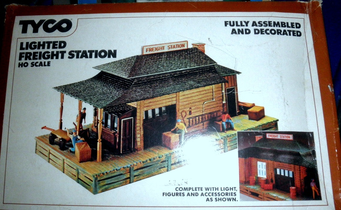 HO TRAIN - Tyco Structure HO Trains Lighted Freight Station - Buildings ...