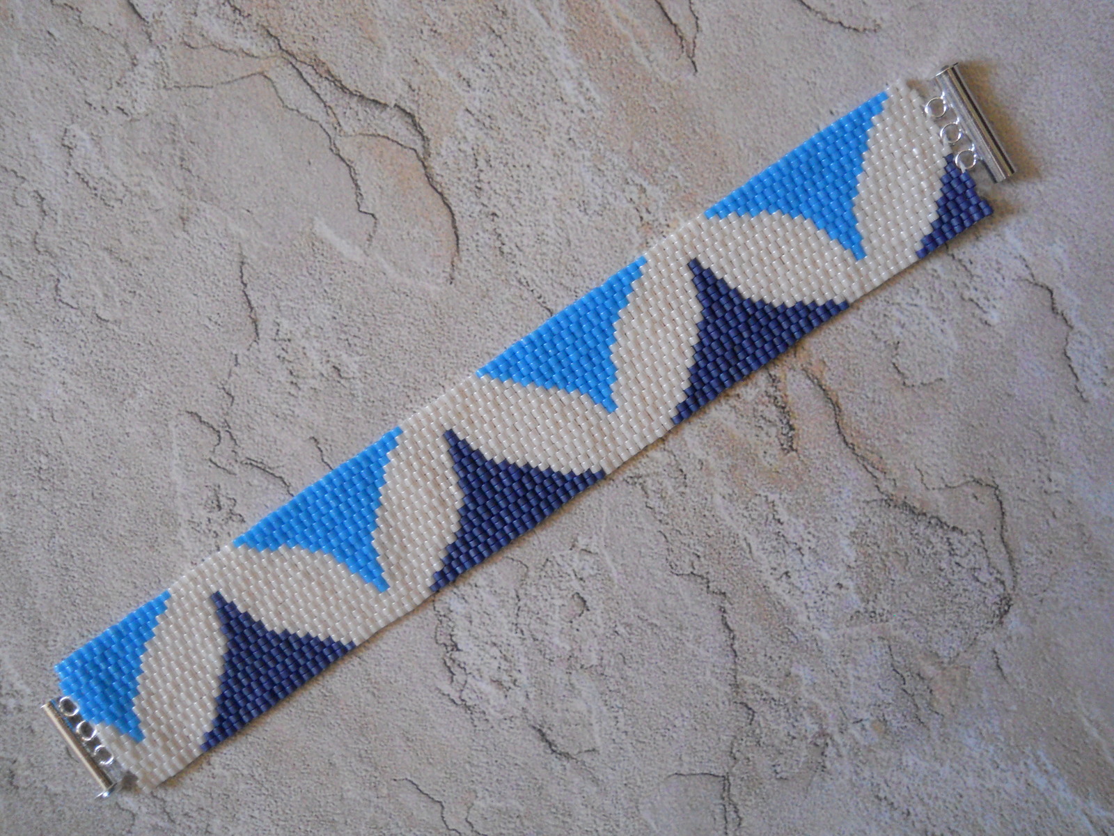Bracelet: Turquoise / Dark Blue / White Streamer Motif, Peyote Stitch ...