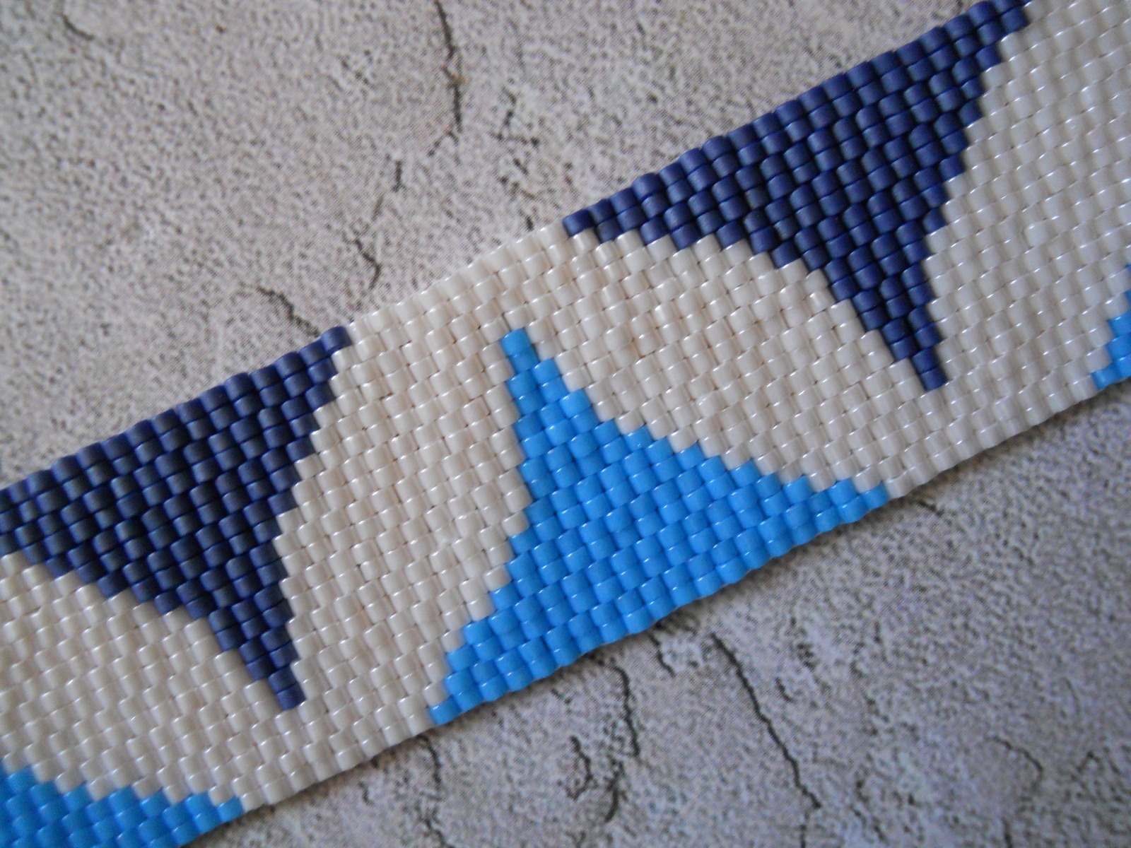Bracelet: Turquoise / Dark Blue / White Streamer Motif, Peyote Stitch ...