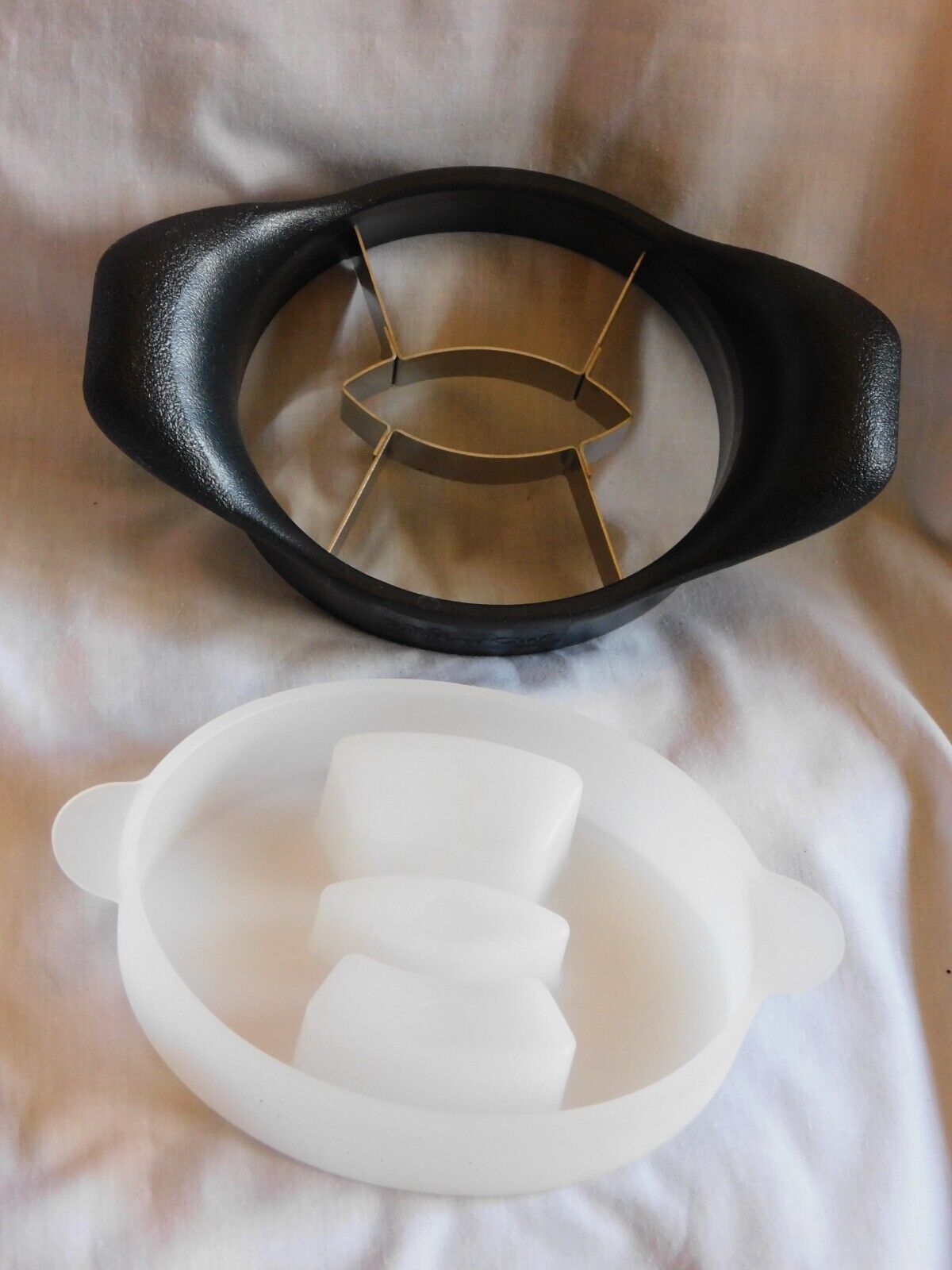 Pampered Chef Mango Wedger and Cut-n-seal and Crinkle Slicer - Peelers ...