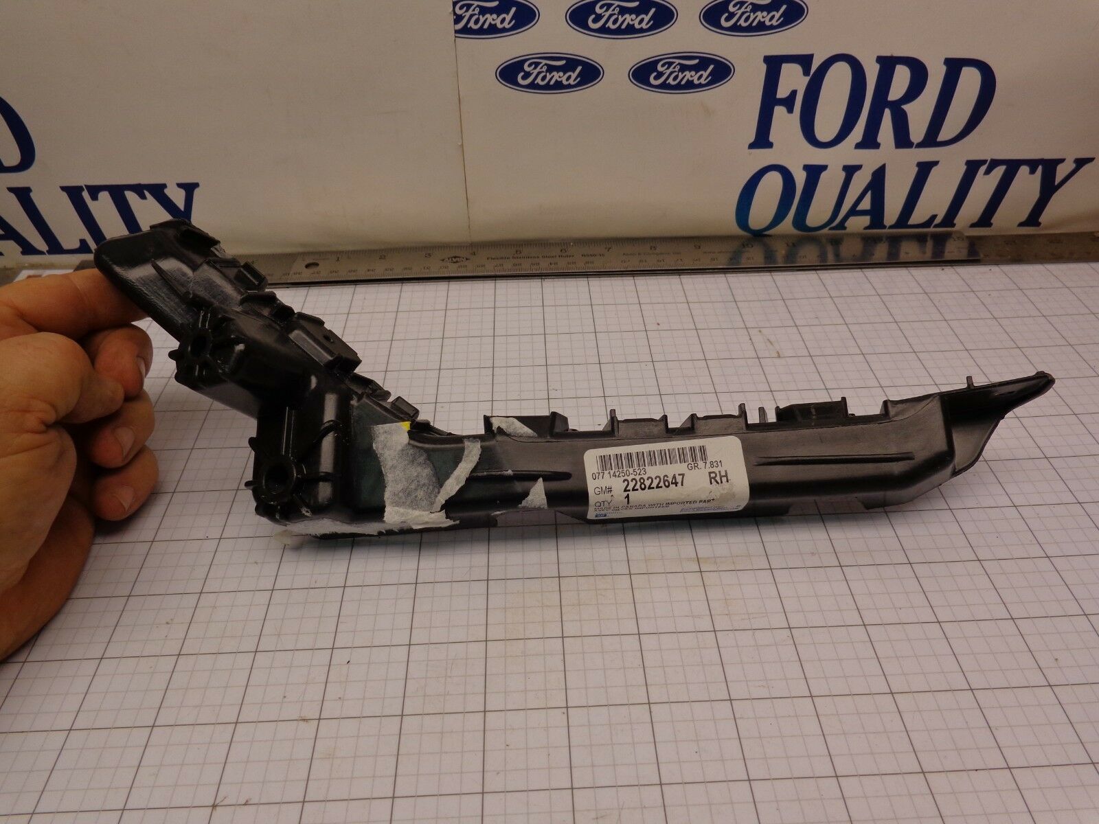 GM Chevrolet 22822647 Front Bumper Cover Retainer Bracket RH - Other ...