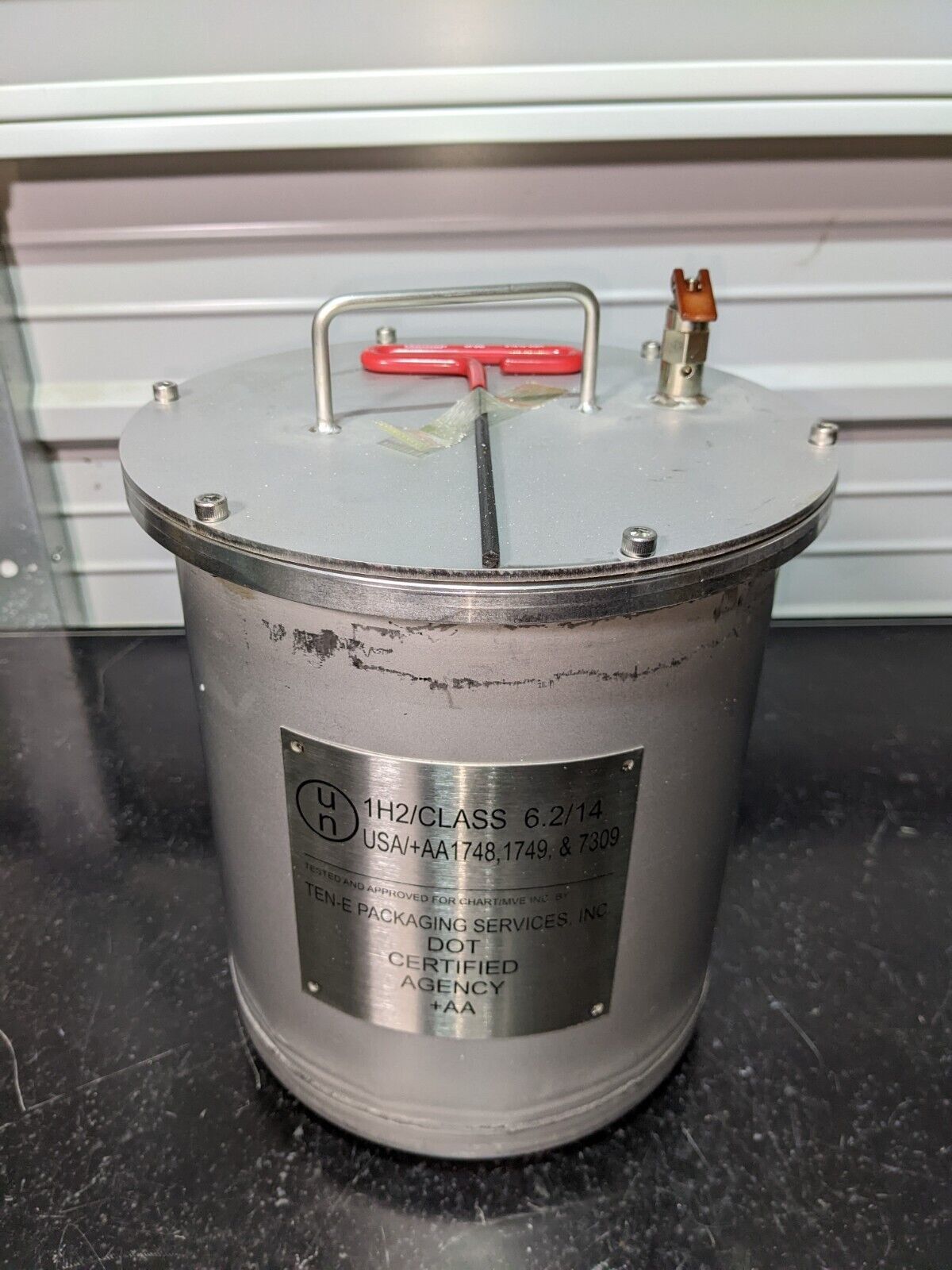 Chart MVE Secondary Shipping Container for IATA Cryoshipper 1H2/CLASS 6 ...