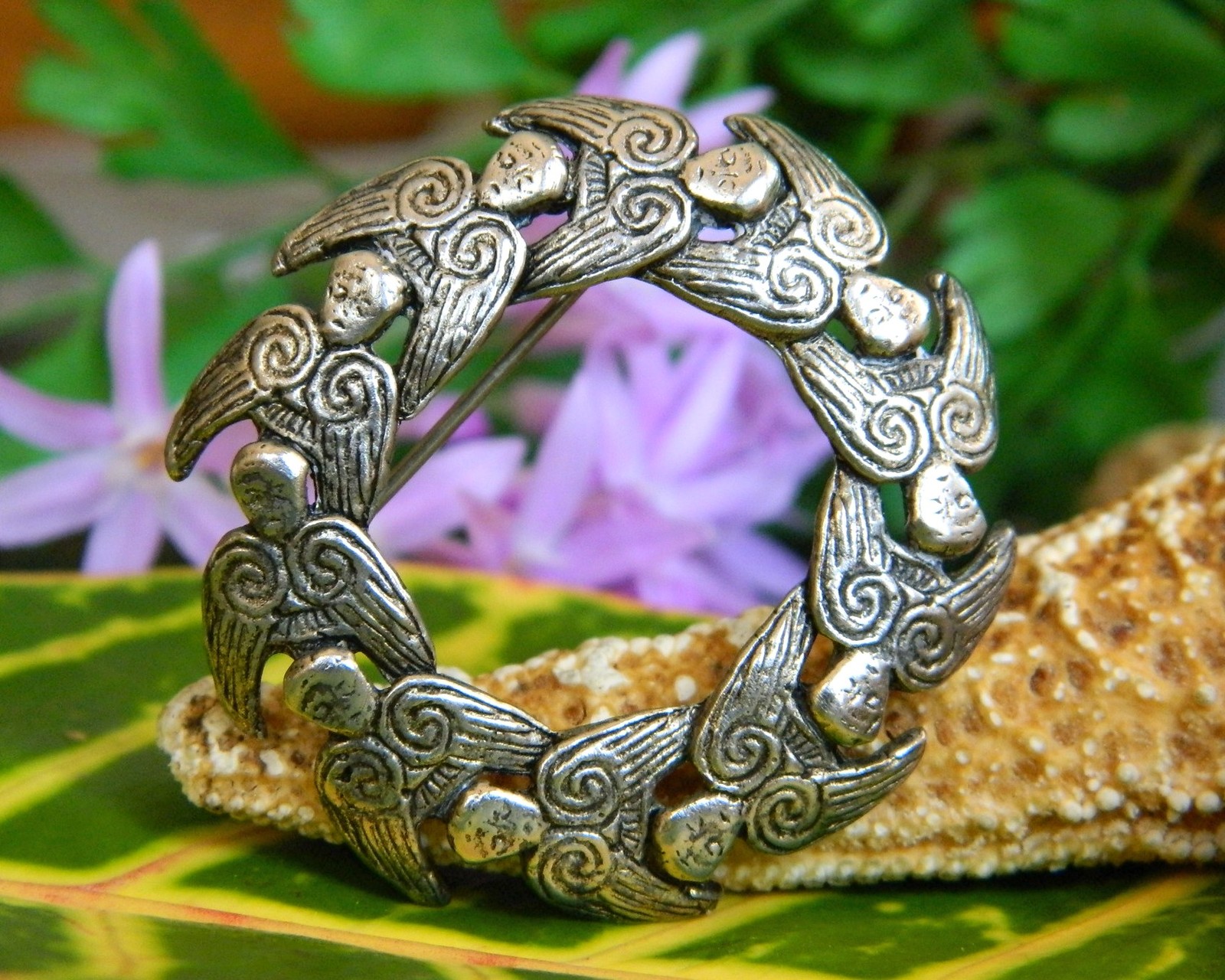 Peggy Yunque Celtic Irish Angel Wreath Brooch Pin Pewter NY Designer ...