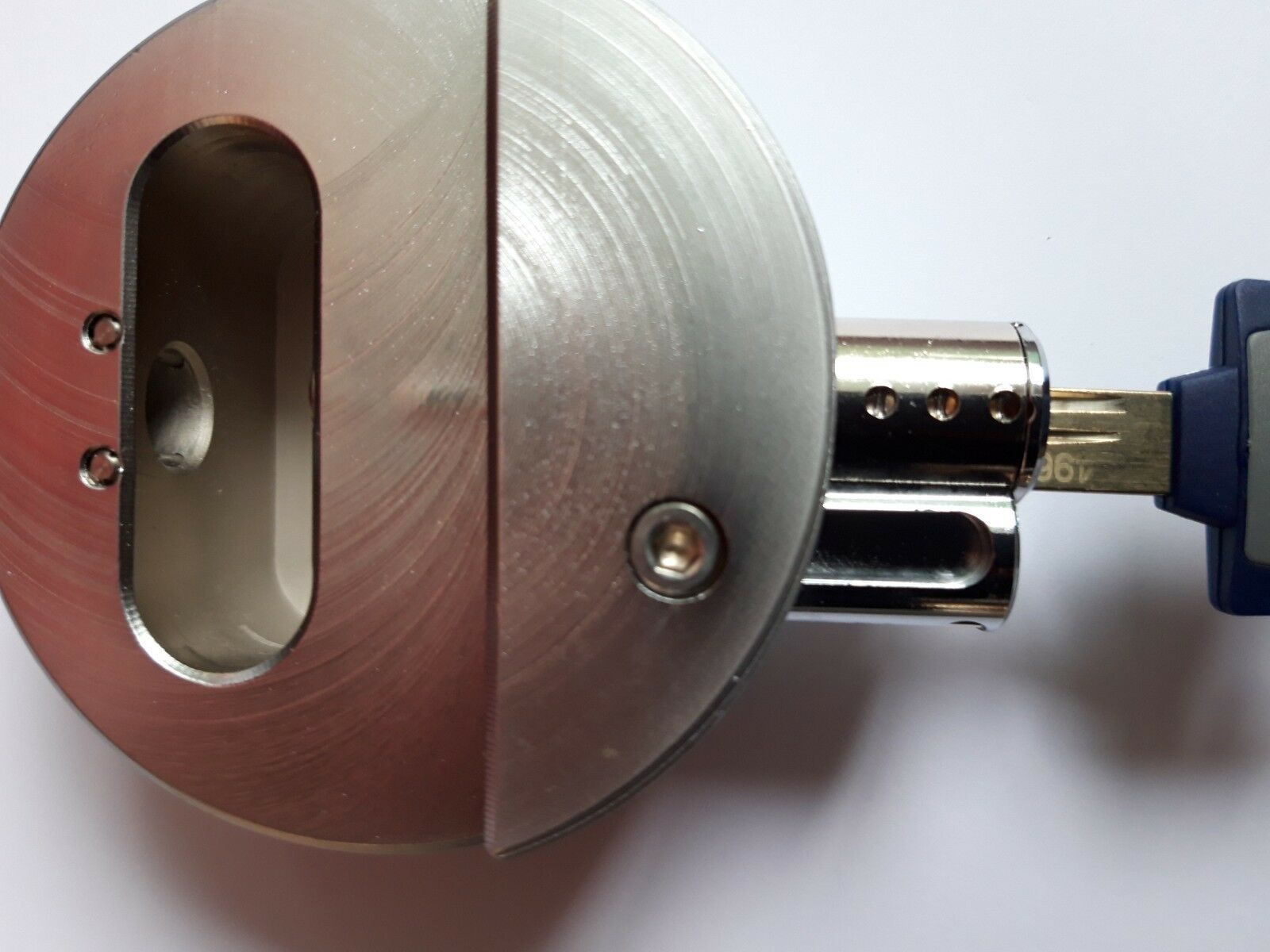 Mul-T-Lock TR 100 Hockey Puck High Security Round Padlock With Hasp ...