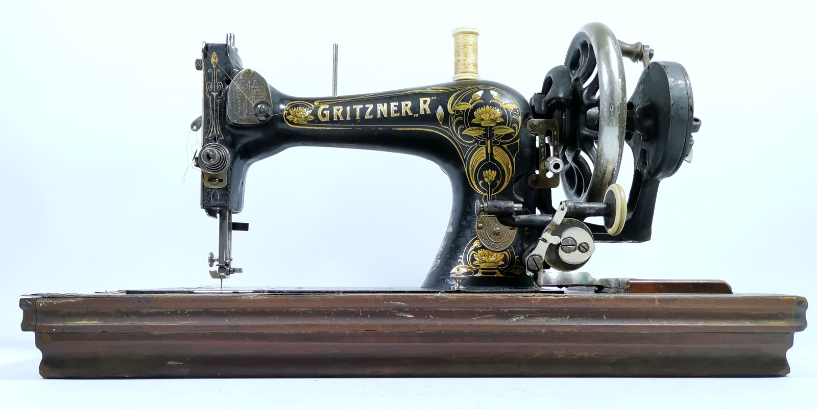 Antique Sewing Machine GRITZNER R - Machines