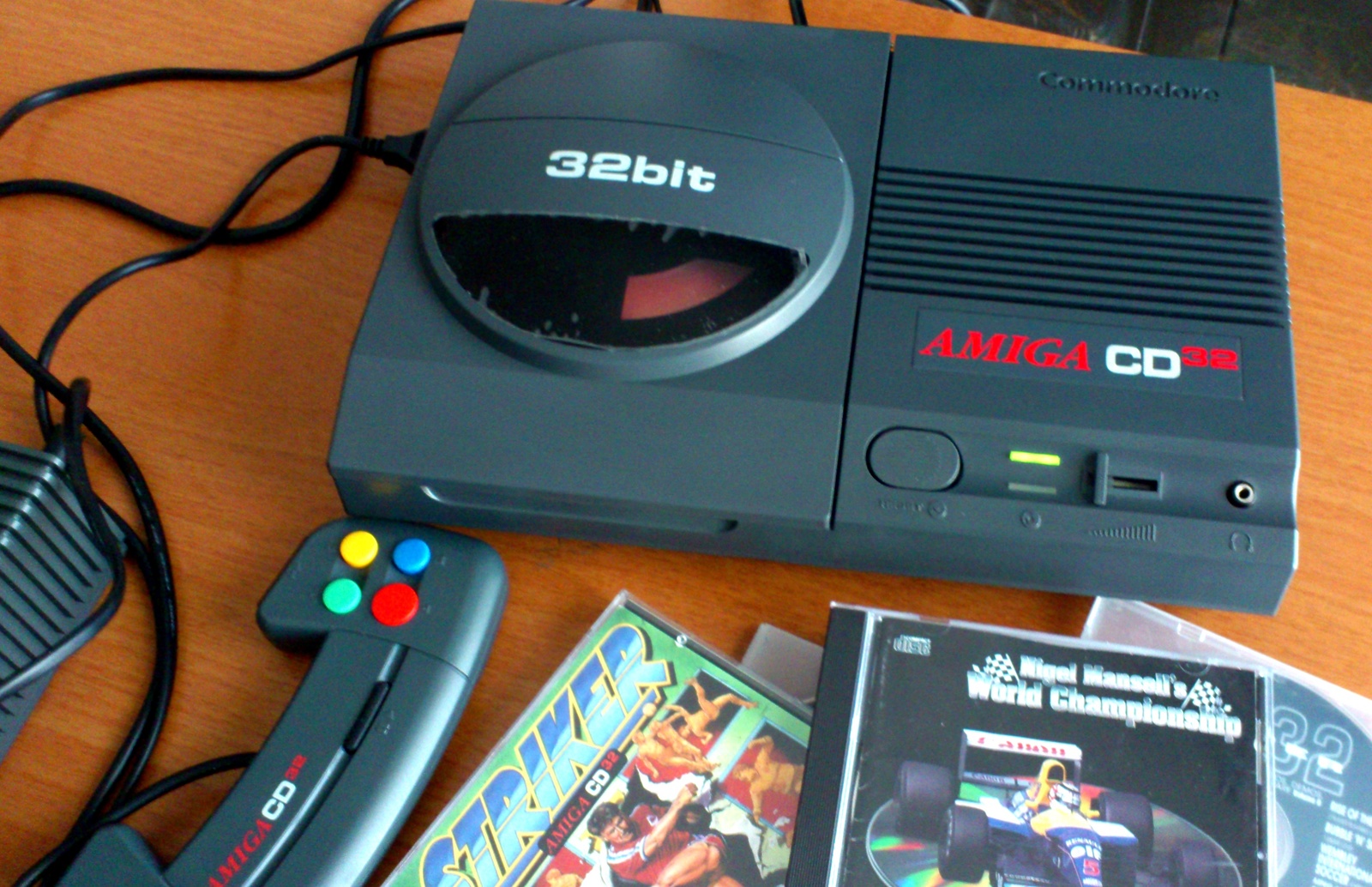 AMIGA CD32 CONSOLE - BRAND NEW + FANTASTIC CUSTOM BOX + GAMES ...