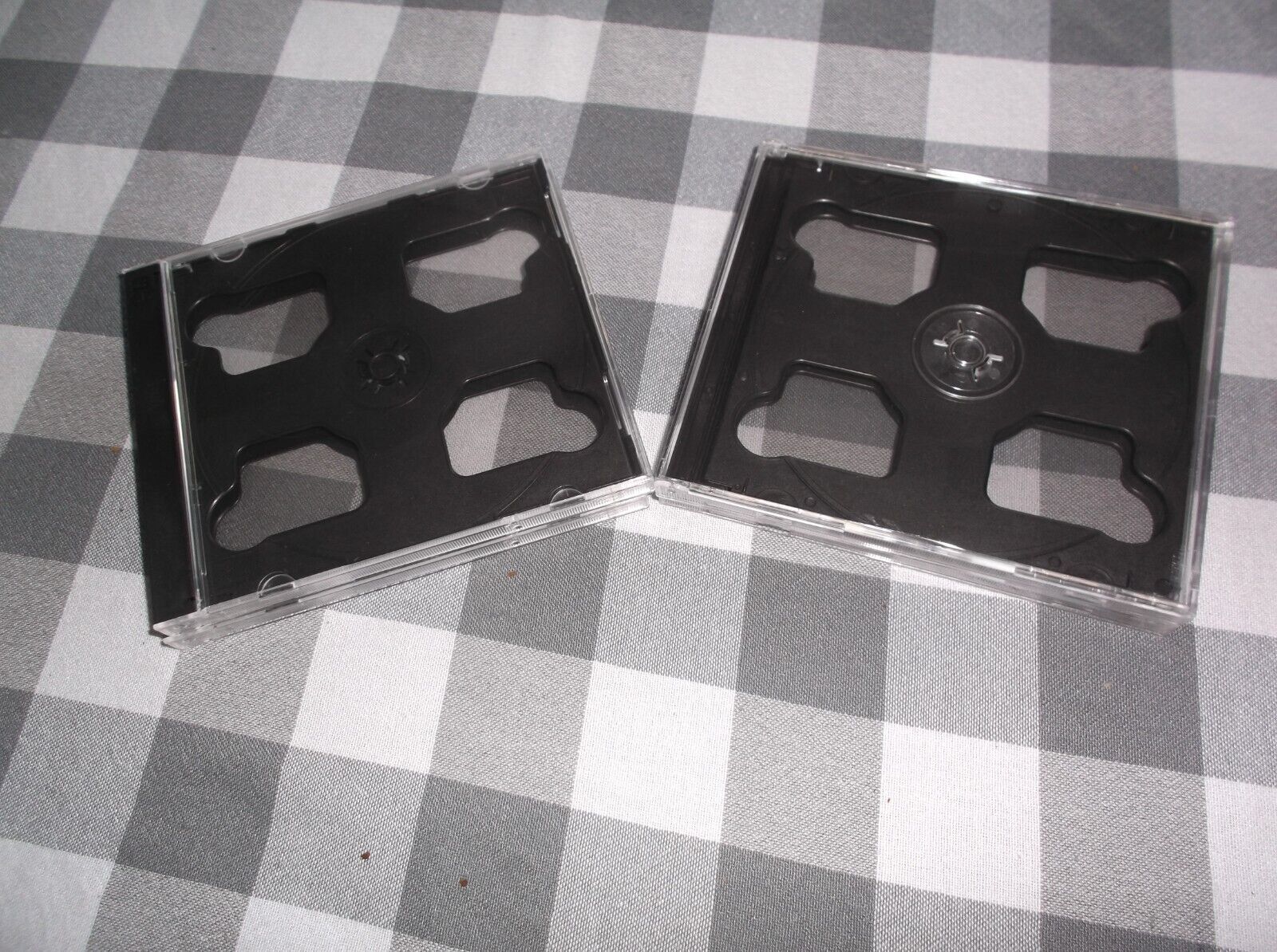 10.4MM SUPER SLIM 3 CD/DVD JEWEL CASE WITH BLACK CENTER TRAY (Ships ...