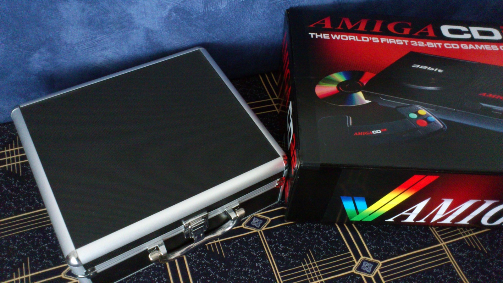 AMIGA CD32 CONSOLE - BRAND NEW + FANTASTIC CUSTOM BOX + GAMES - EXTREMELY RARE - Video Game Consoles