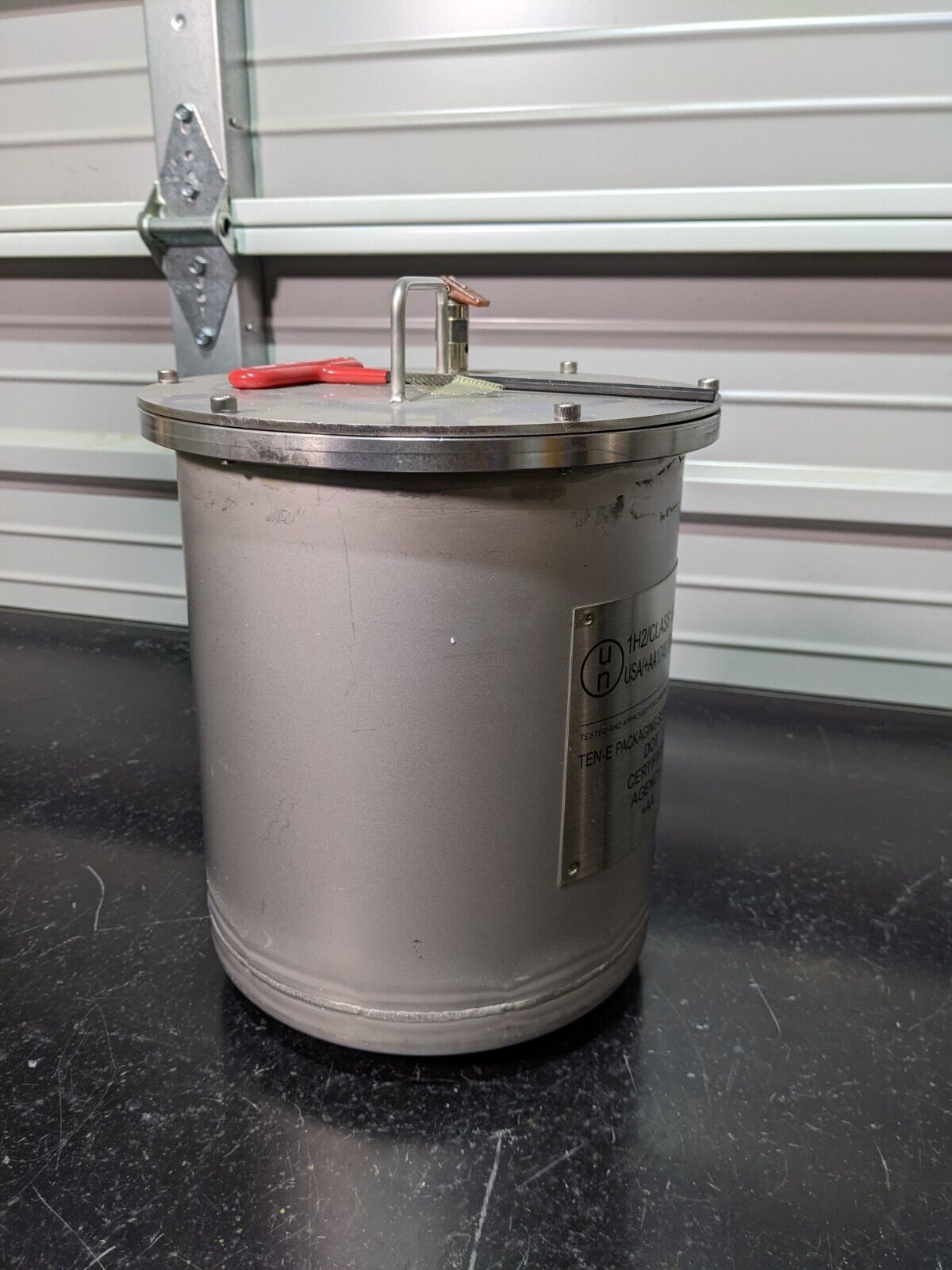 Chart MVE Secondary Shipping Container for IATA Cryoshipper 1H2/CLASS 6 ...