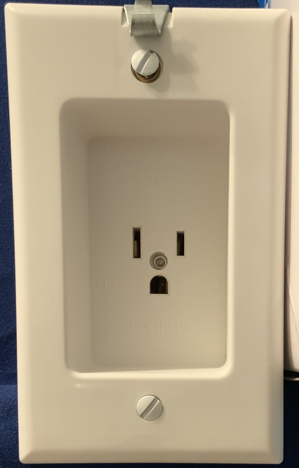 Leviton 688-W, 2-pole 3-wire Clock Hanger Receptacle 15A-125V, White ...