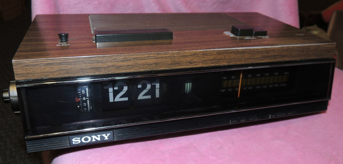 Vintage SONY FLIP DIGITAL CLOCK RADIO AM/FM TFM-C580W Working RETRO - Digital Clocks & Clock Radios