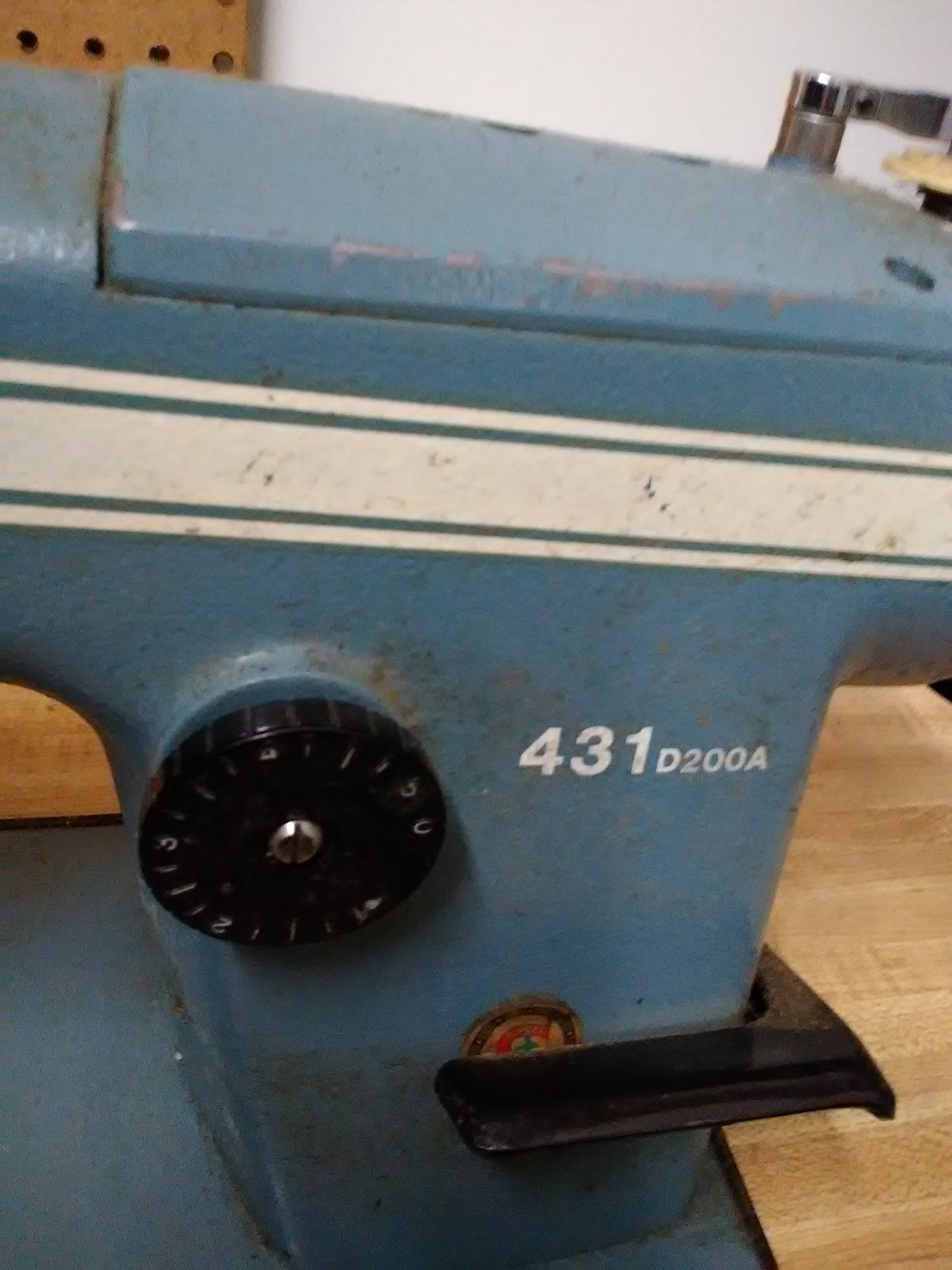 Singer 431 D200A Industrial Sewing Machine / Lockstitch Straight Stitch ...