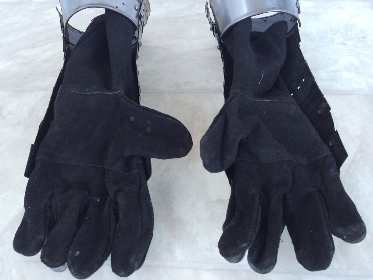 NauticalMart Medieval Knight Crusader Gauntlet Gloves w/ Brass Accents ...