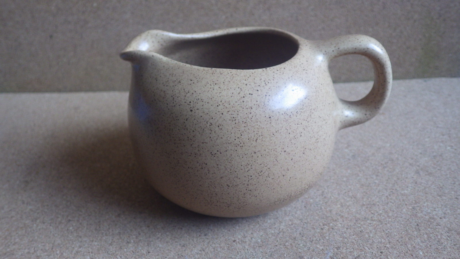 VINTAGE HEATH CERAMICS MCM BROWNSTONE CREAM PITCHER 1949-64 - Bowls