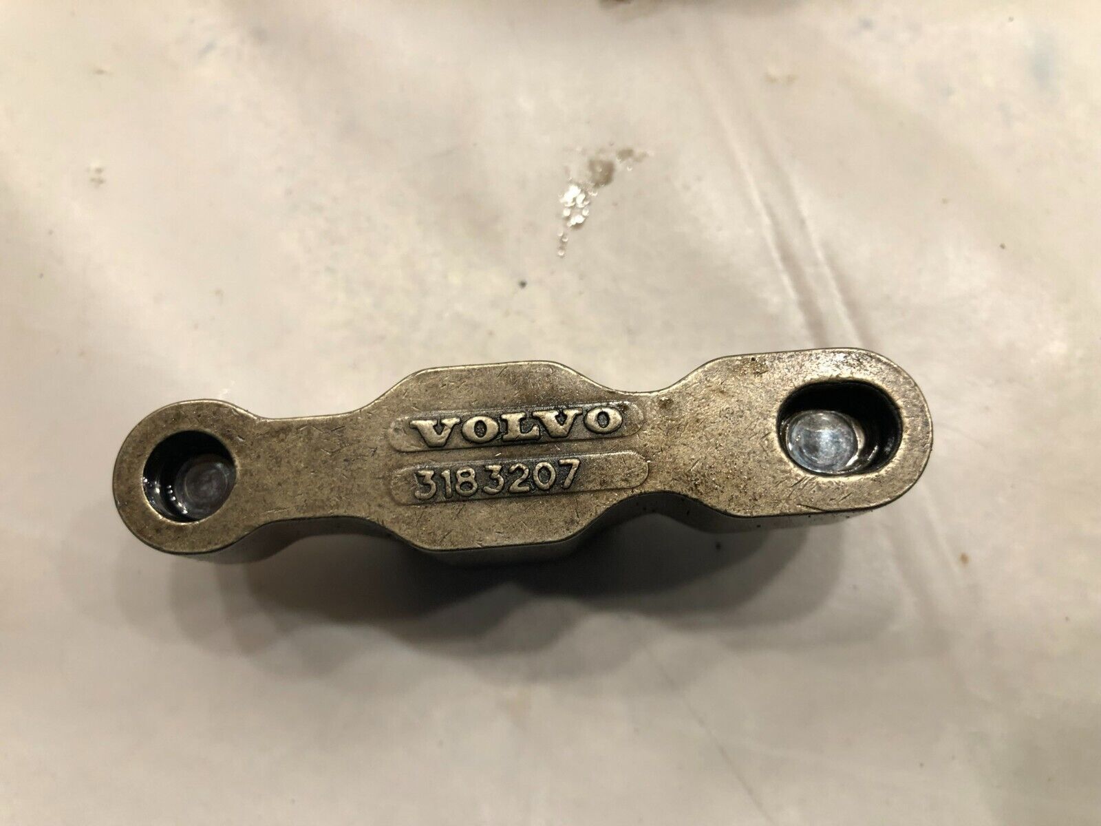 Set of 12 VOLVO D13 Diesel Engine CROSSHEAD VALVE BRIDGE 3183207 OEM ...