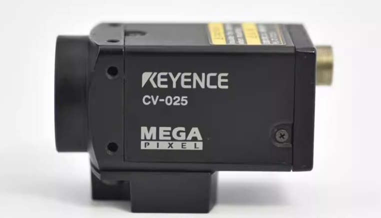 KEYENCE CV-025 CV025 MONOCHROME CAMERA Used - Cables & Adapters