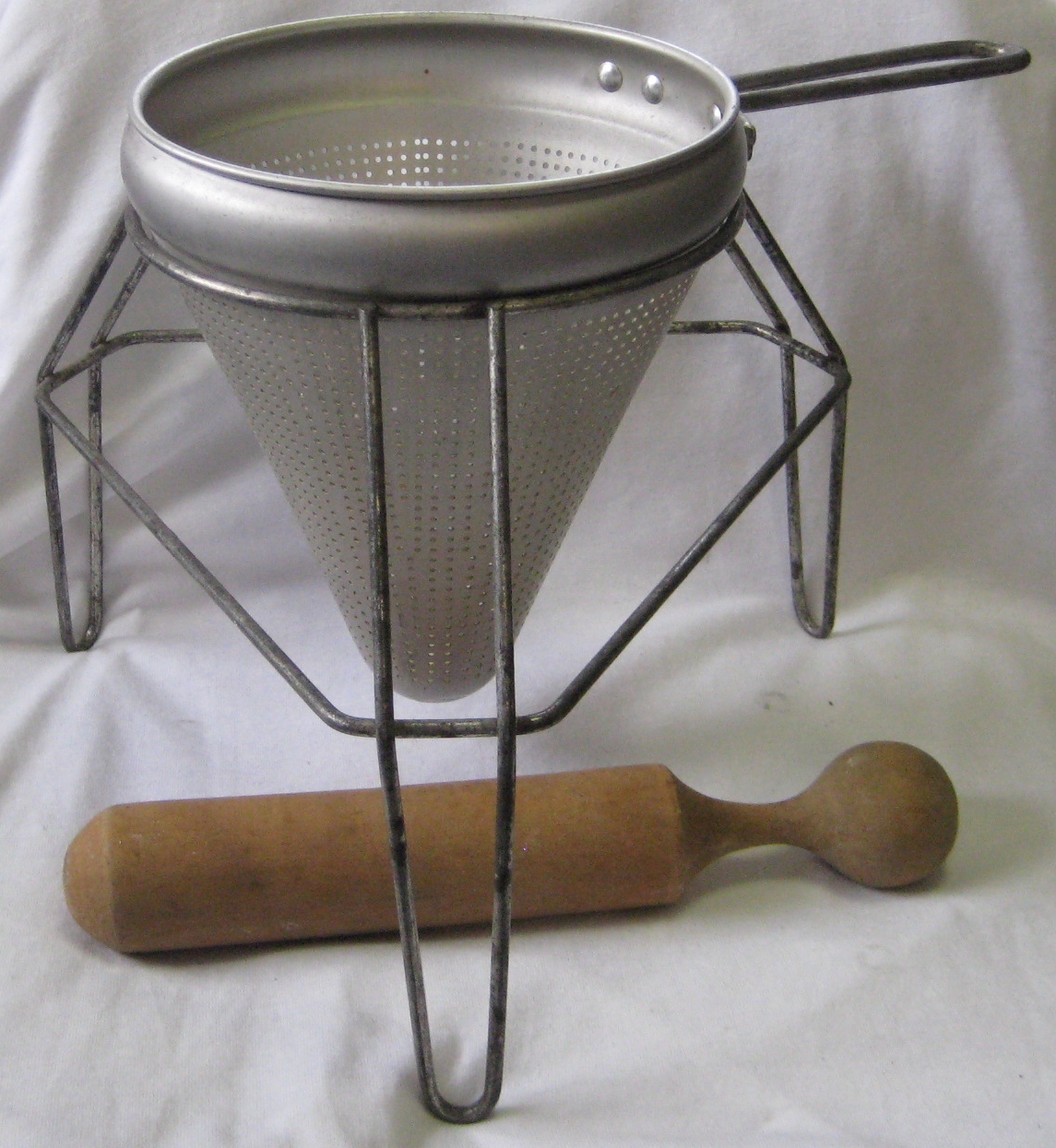 Cone Sieve/Colander/Strainer/Masher/Food Mill with Tripod Stand and ...