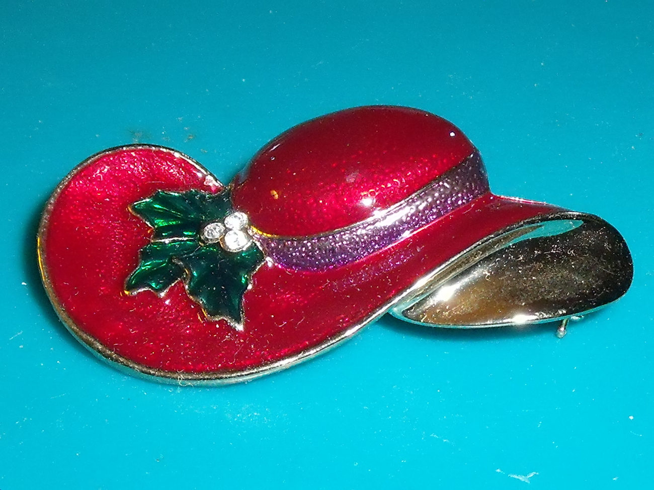 Red Hat Enamel Christmas/Winter Pin - Brooches & Pins
