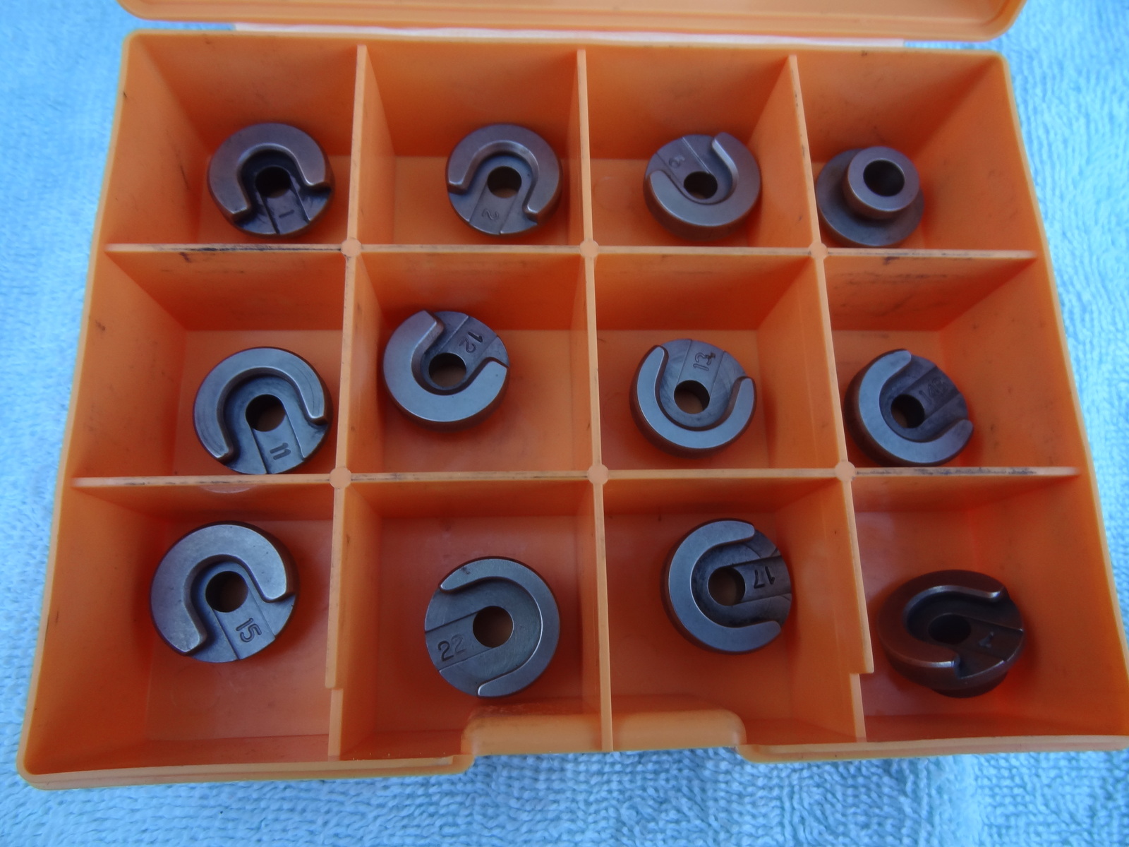 LYMAN RELOADERS SHELL HOLDER SET 12 HOLDERS N CASE VERY CLEAN W/ PAPER - Other