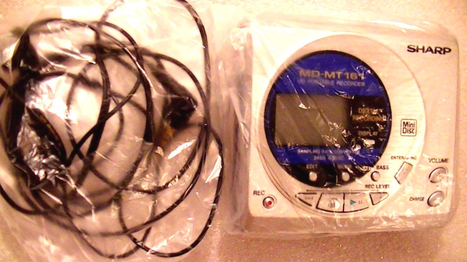Restored VINTAGE SHARP MINIDISC WALKMAN MODEL MD-MT161, Works very well ...