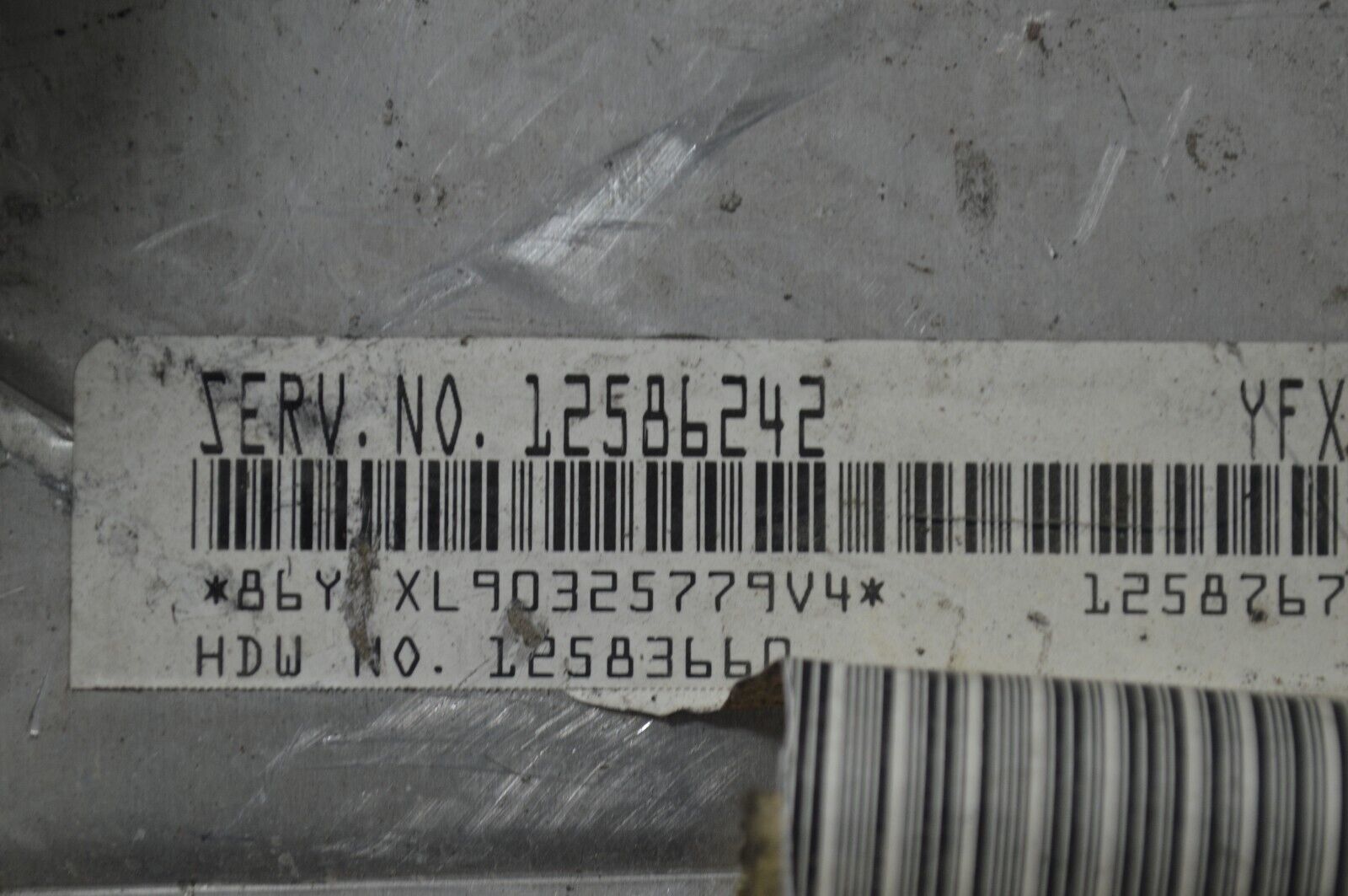 04 GMC Yukon XL Engine Control Unit ECU 12586242 Module 677-25B4 ...