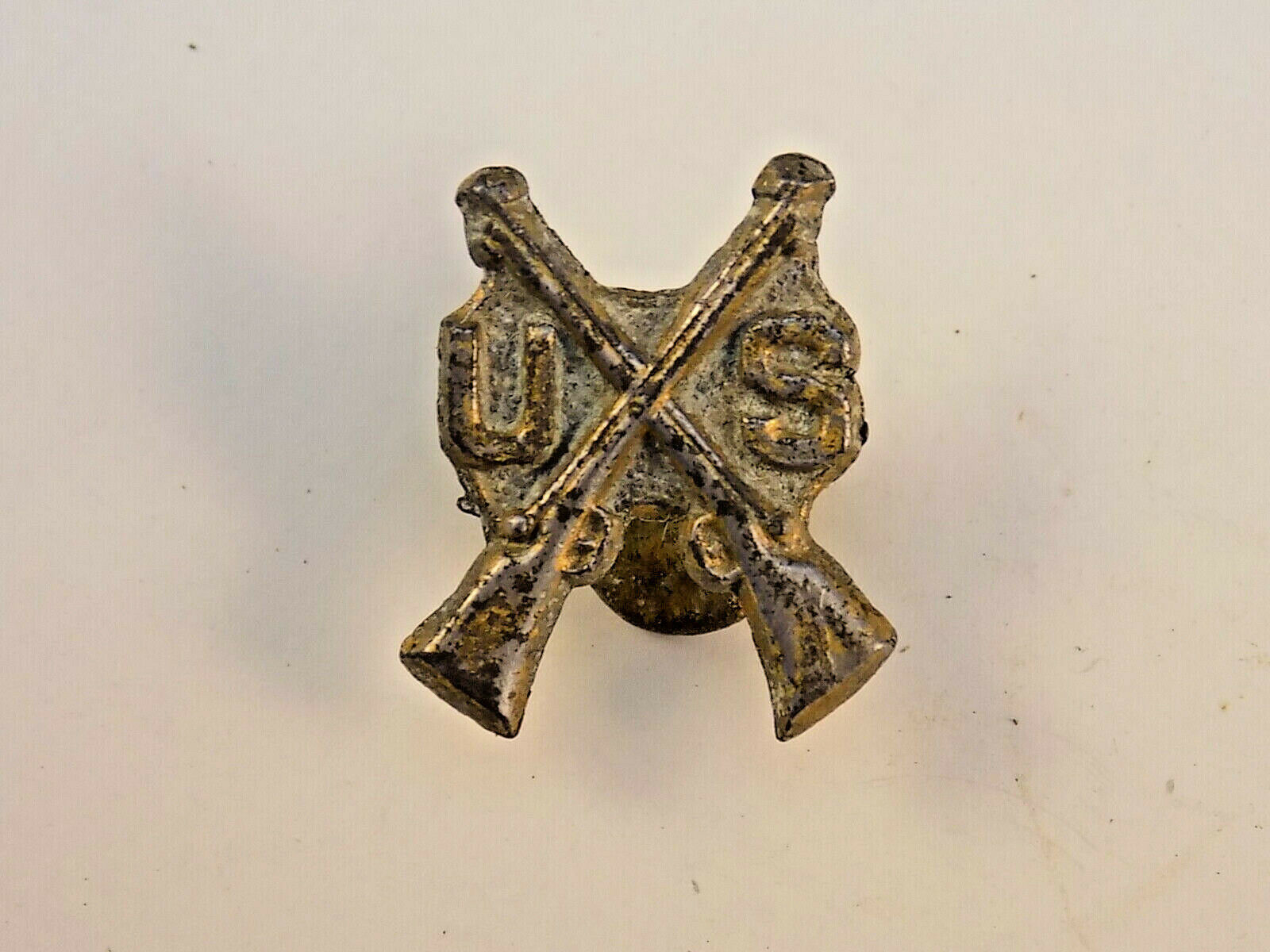Vintage INFANTRY LAPEL BUTTON HOLE PIN Brass Crossed Rifles - Pins