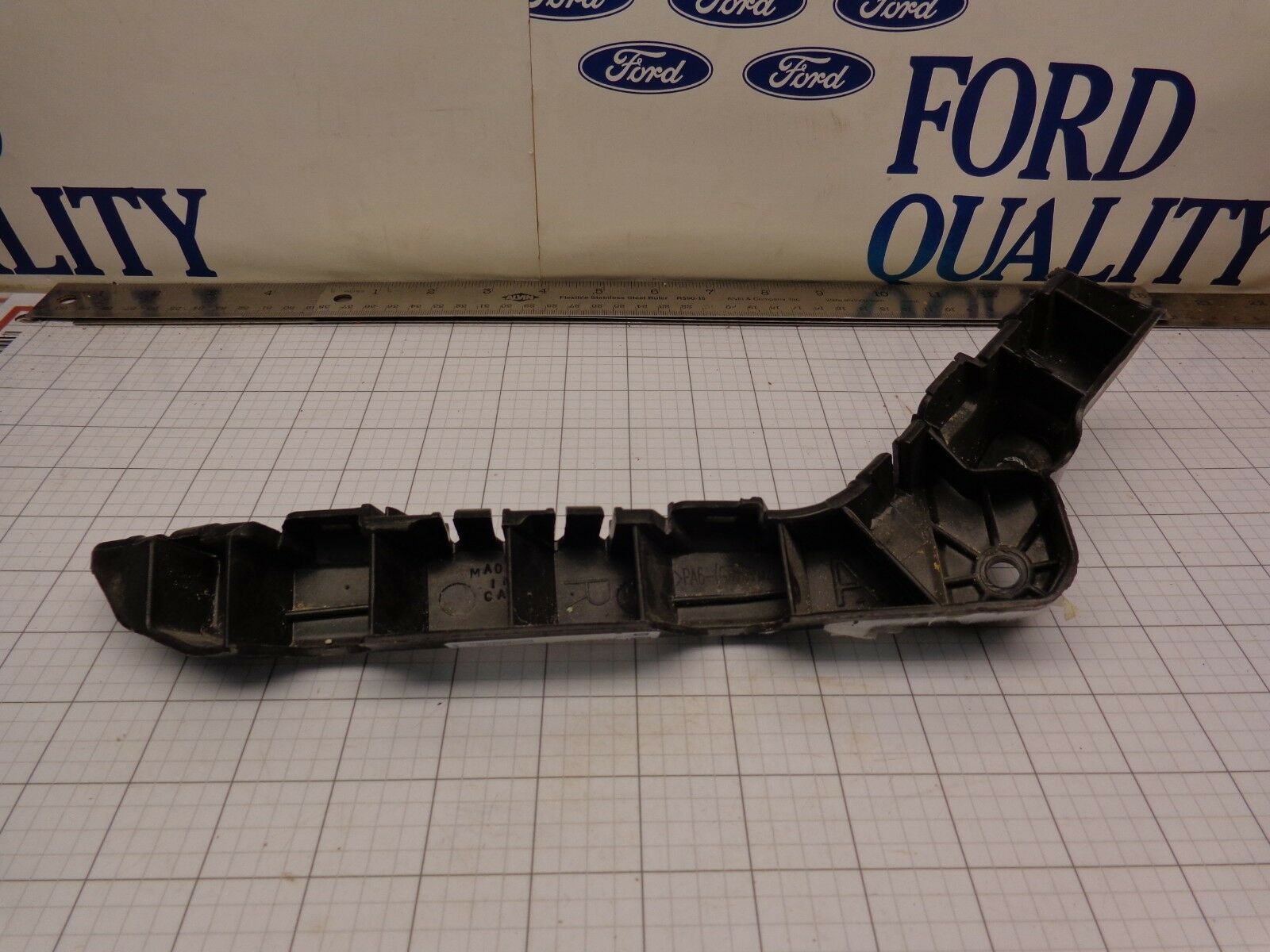 GM Chevrolet 22822647 Front Bumper Cover Retainer Bracket RH - Other ...