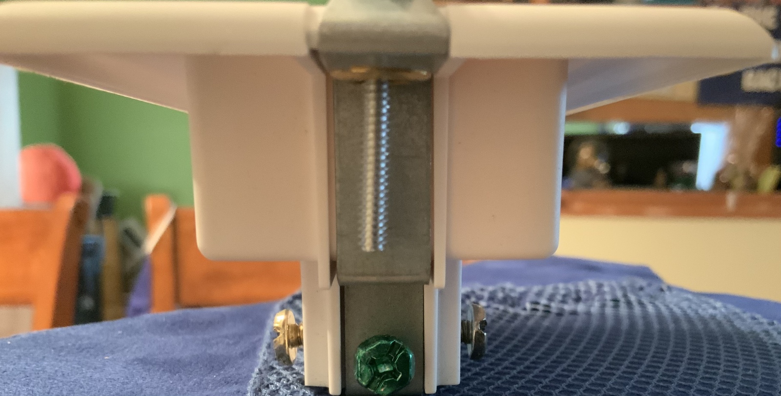 Leviton 688-W, 2-pole 3-wire Clock Hanger Receptacle 15A-125V, White ...