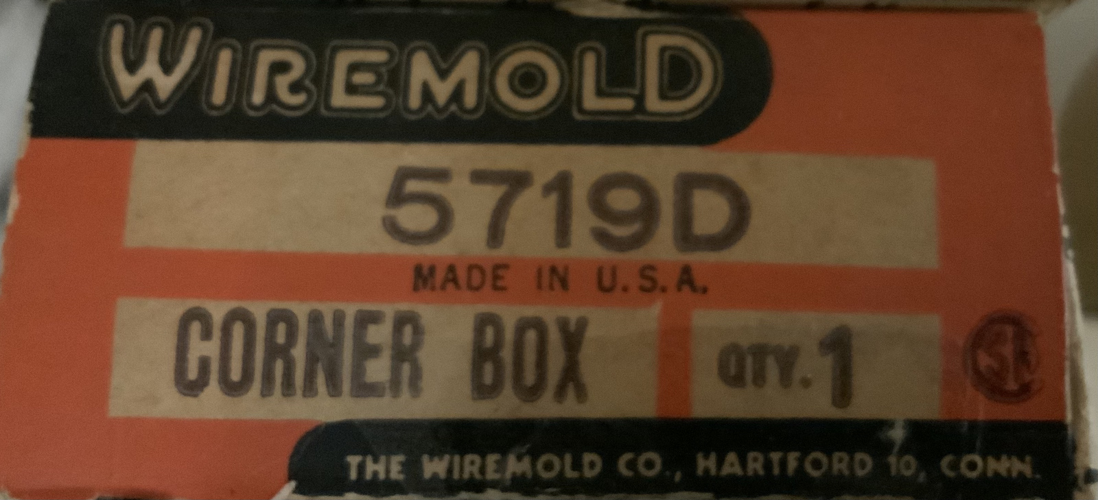 Wiremold CORNER BOX 5719D - Fasteners & Hardware