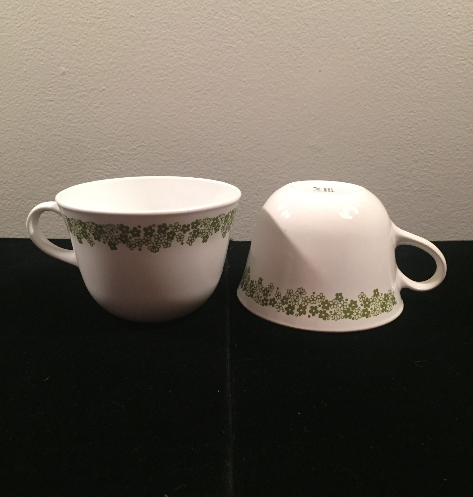 Vintage 70s set of 4 Corelle by Corning Crazy Daisy pattern mugs ...