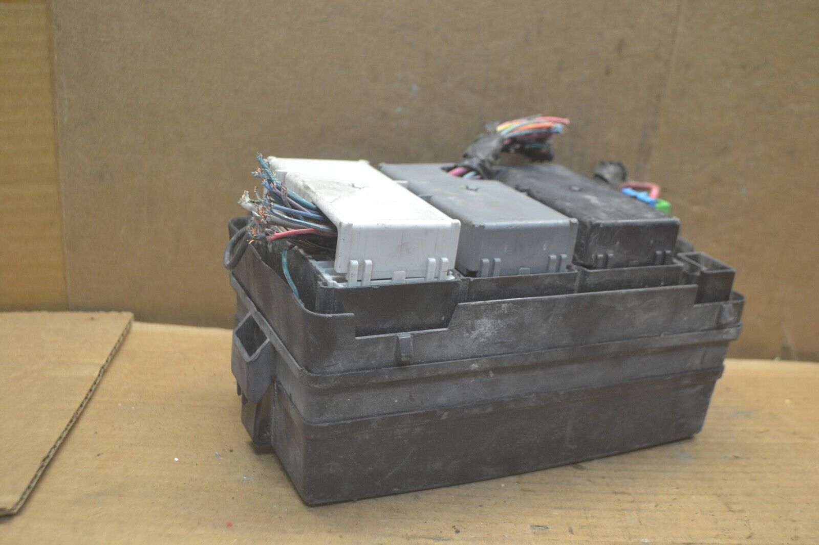 00-05 Buick Lesabre Fuse Box Junction OEM 25751053 Module 527-16A2 - Other