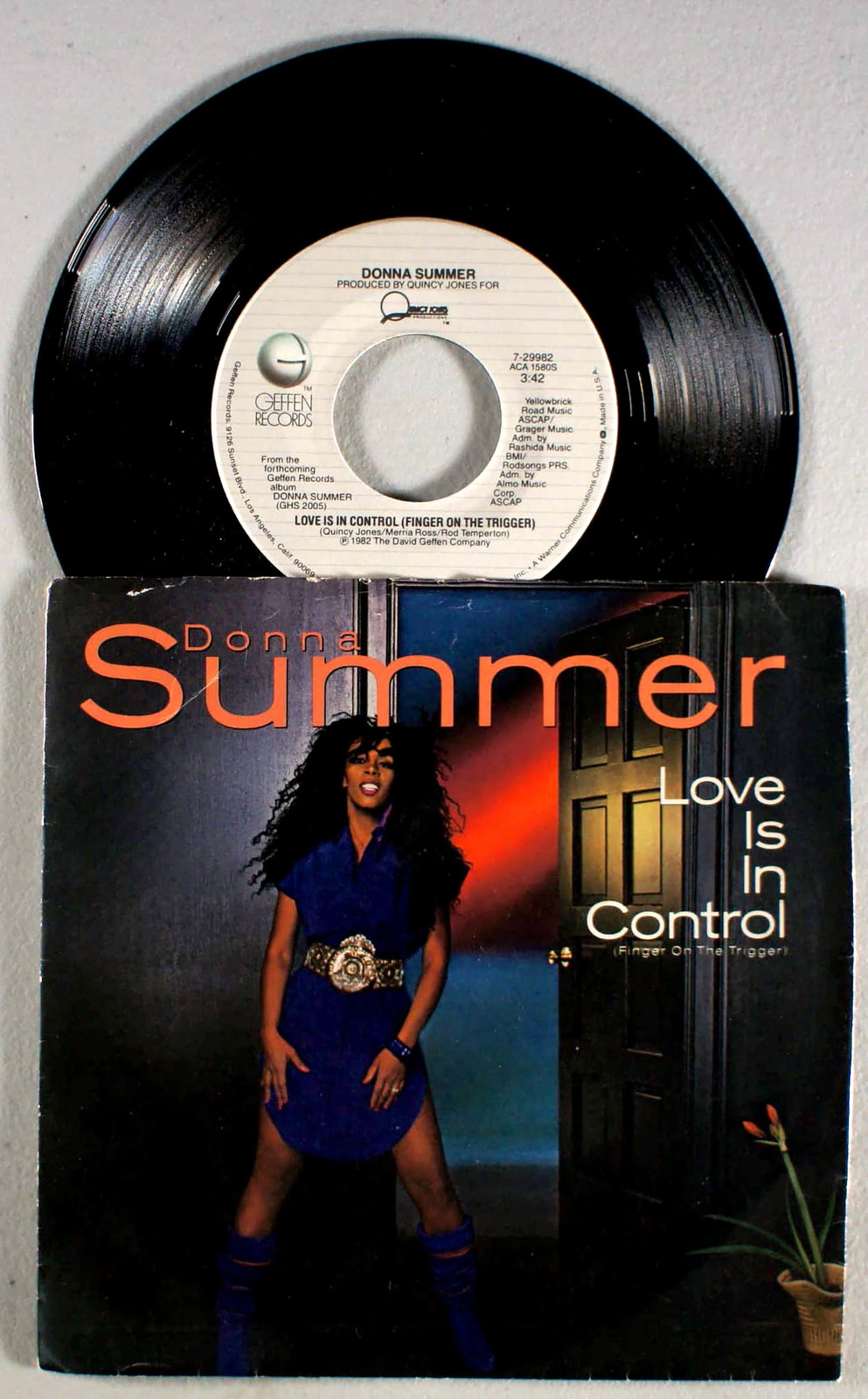 Donna Summer - Love is in Control (Finger on the Trigger) (7" Single) - Vinyl Records