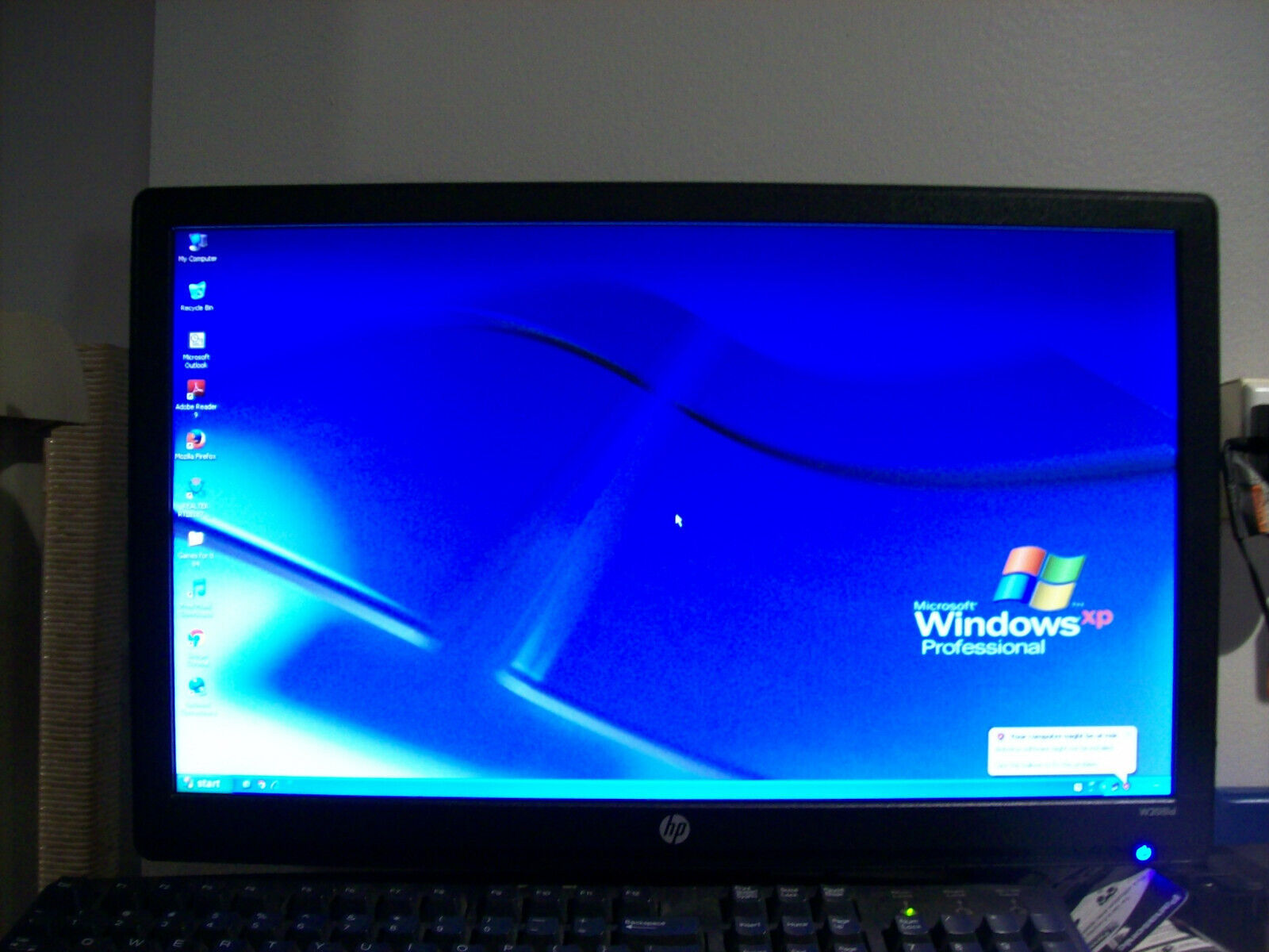 Dell Dimension 2400 Desktop Tower PC 2.6 GHz 1 Gb Ram, 75 Gb Hdd FULLY ...