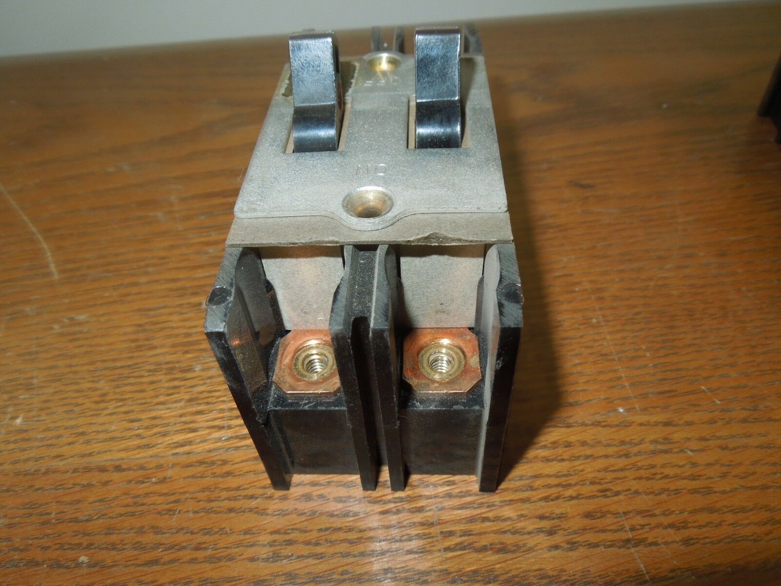 Trumbull X74 Type M 2 Pole Unit Circuit breaker 2- 20A 1p 120/240V ...