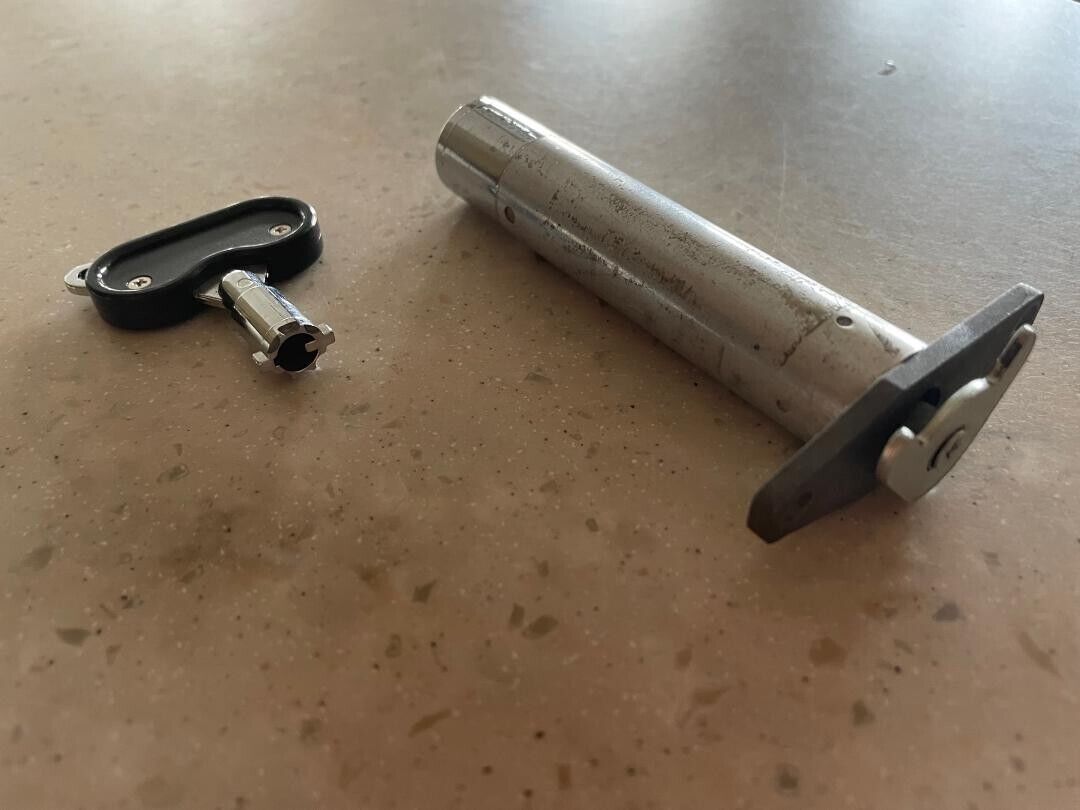 OEM PACHISLO Slot Machine Door Lock / Key 3-5/8" P Hook - Parts ...